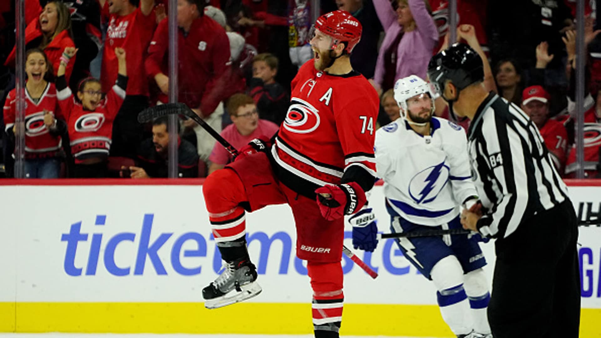 NHL: Lightning 3, Hurricanes 4 (OT) - Video - TSN