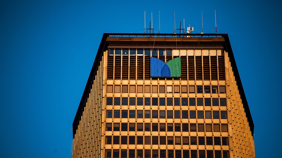 Brian Acker discusses MetLife - Video - BNN