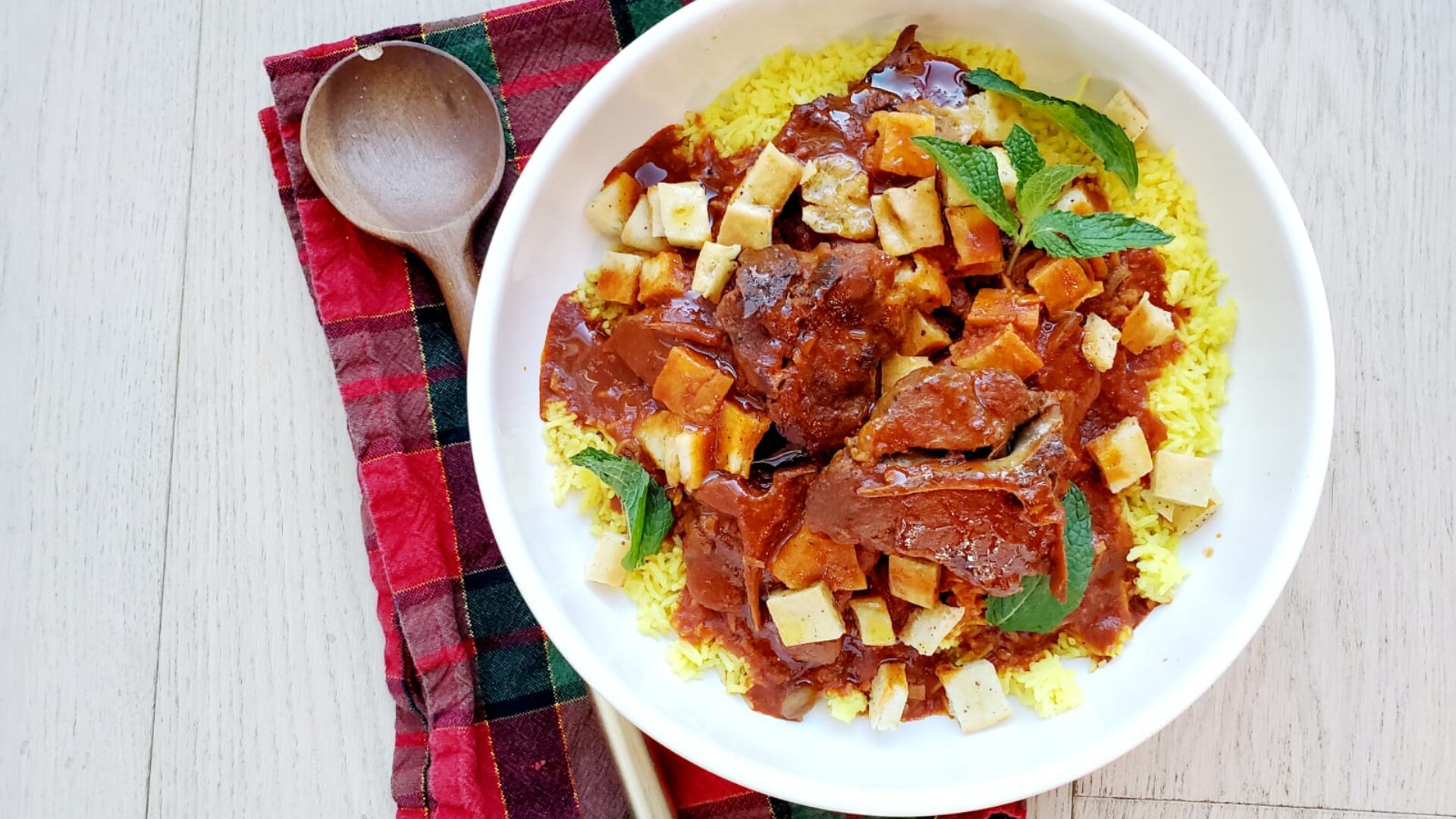 Lamb fattah with turmeric rice and crispy pita