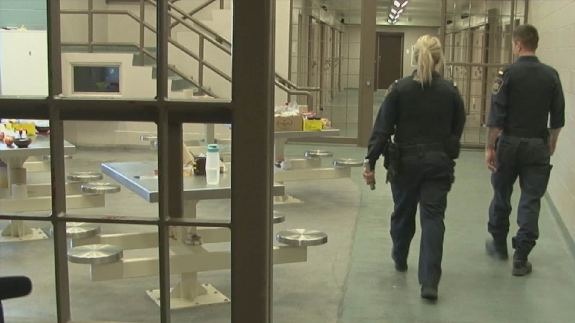 Prisons facing pressure to release inmates due to distancing difficulties