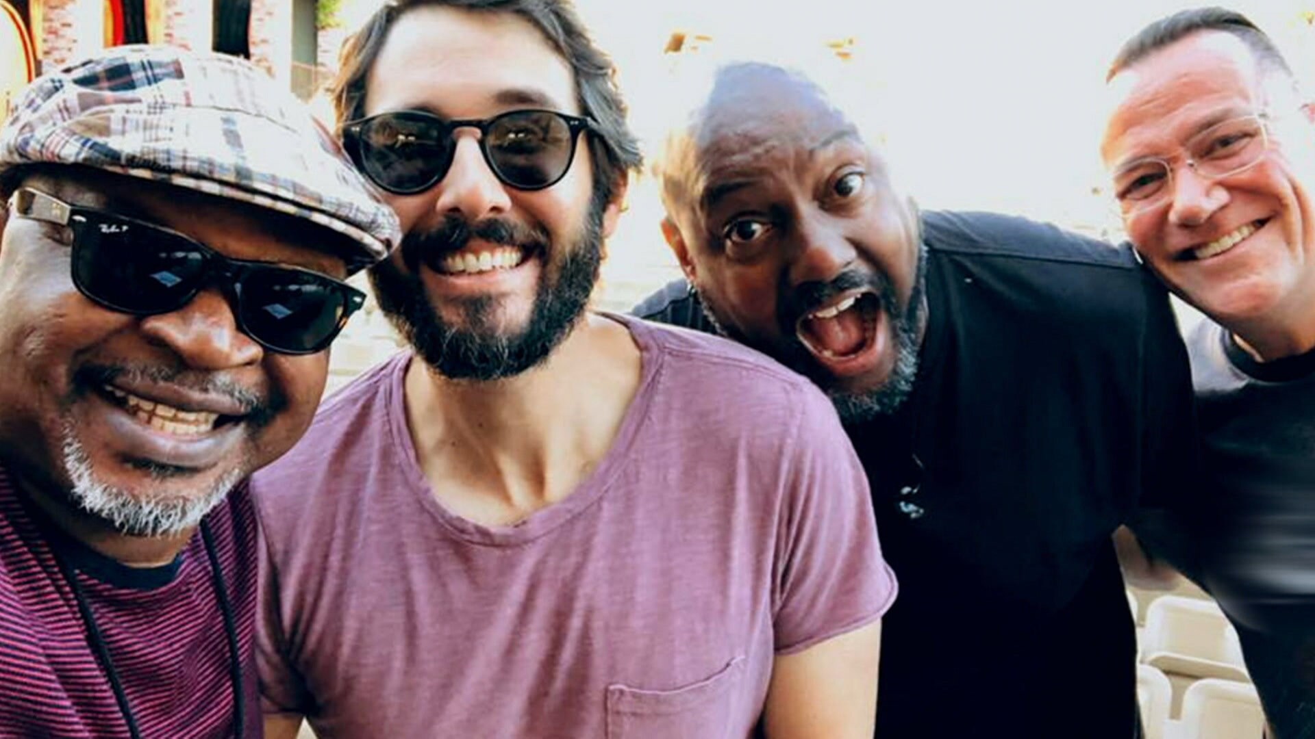 Hollywood rénove avec les frères Scott | S2:E10 | Josh Groban offre à ...