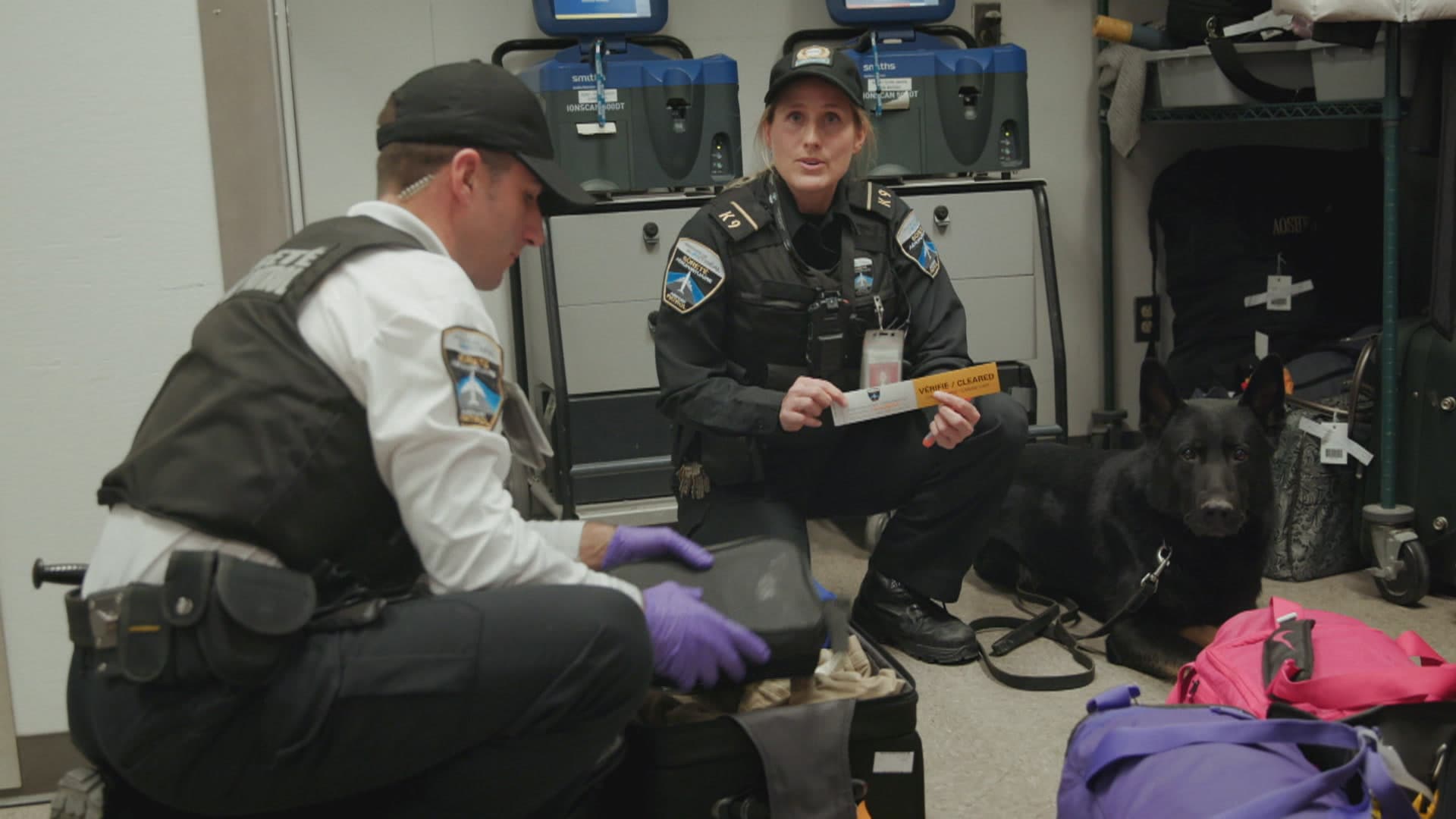 YUL : la vie à l'aéroport | S1:E2 | Tout un bagage | Noovo