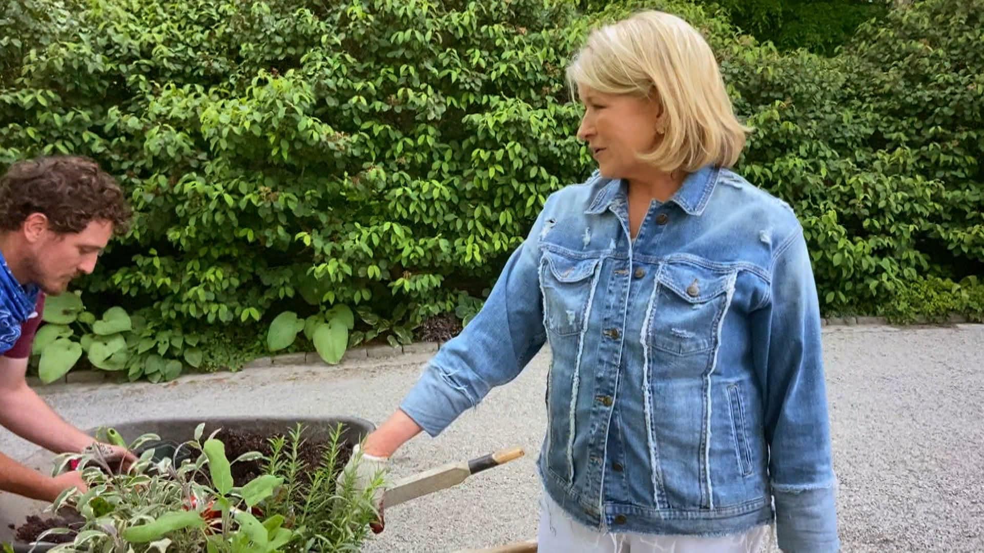 Martha Knows Best | S1:E2 | Container Gardens