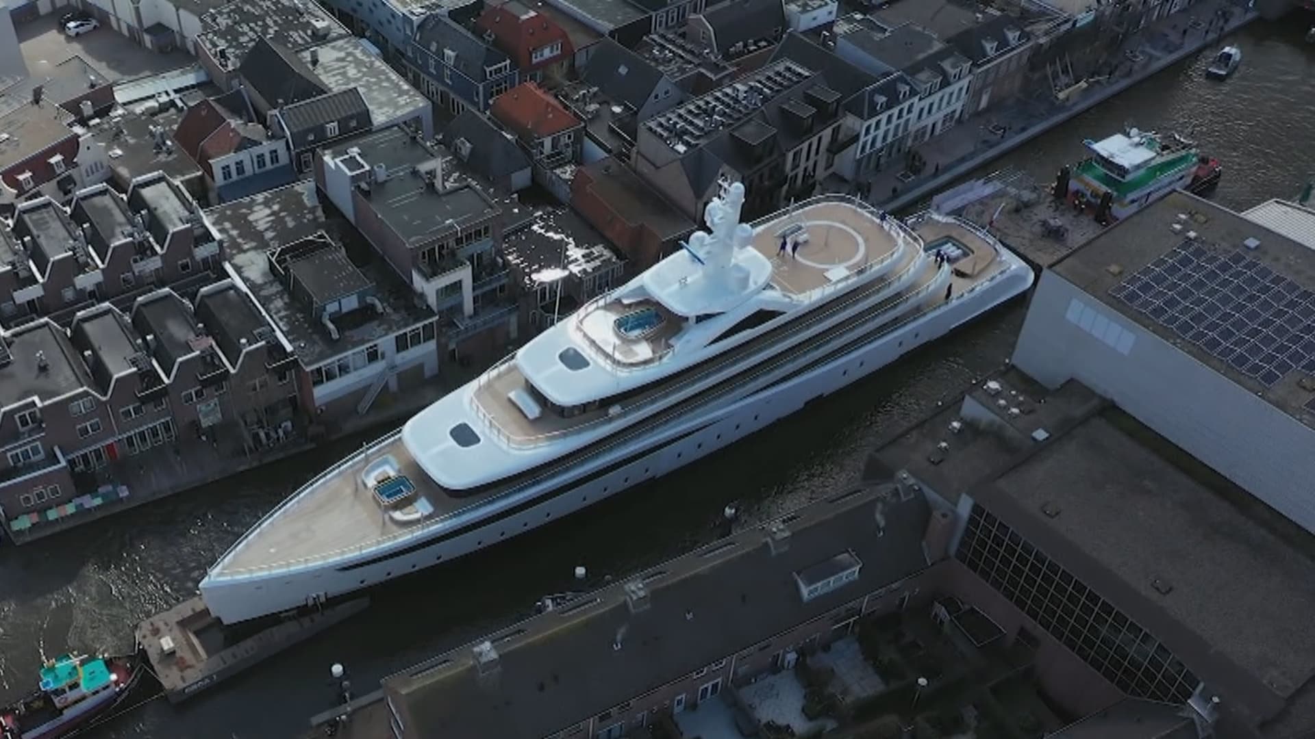 CTV Your Morning | Super-yacht squeezes through tiny Dutch canal