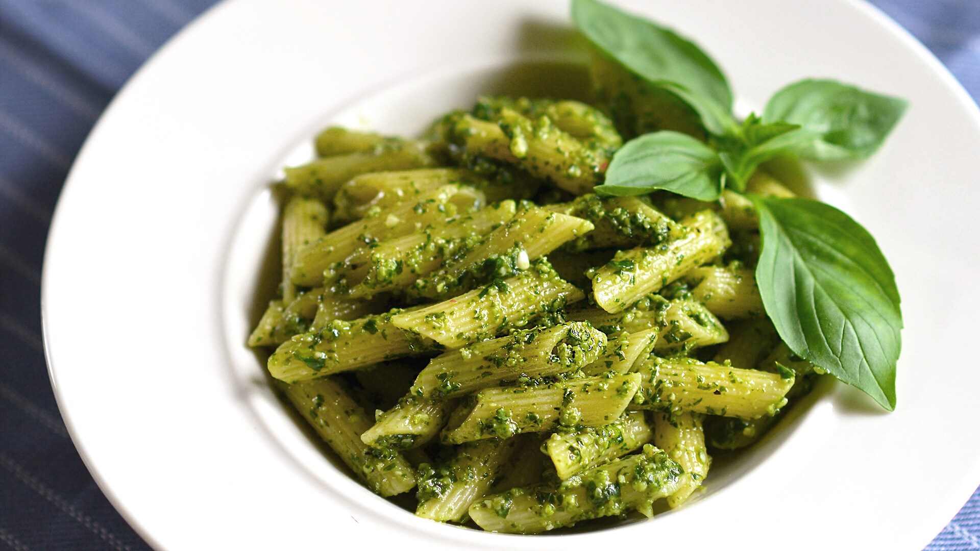 The Social | S8:E164 | A fast and healthy pesto pasta for the whole ...