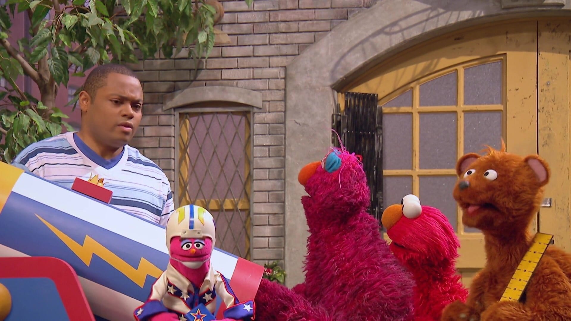 Sesame Street | S52:E34 | Hubert the Human Cannonball | Crave