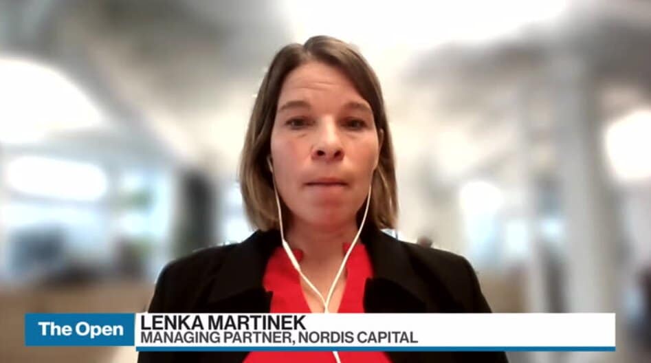 A recession is coming, invest in community banks over big U.S. banks in ...