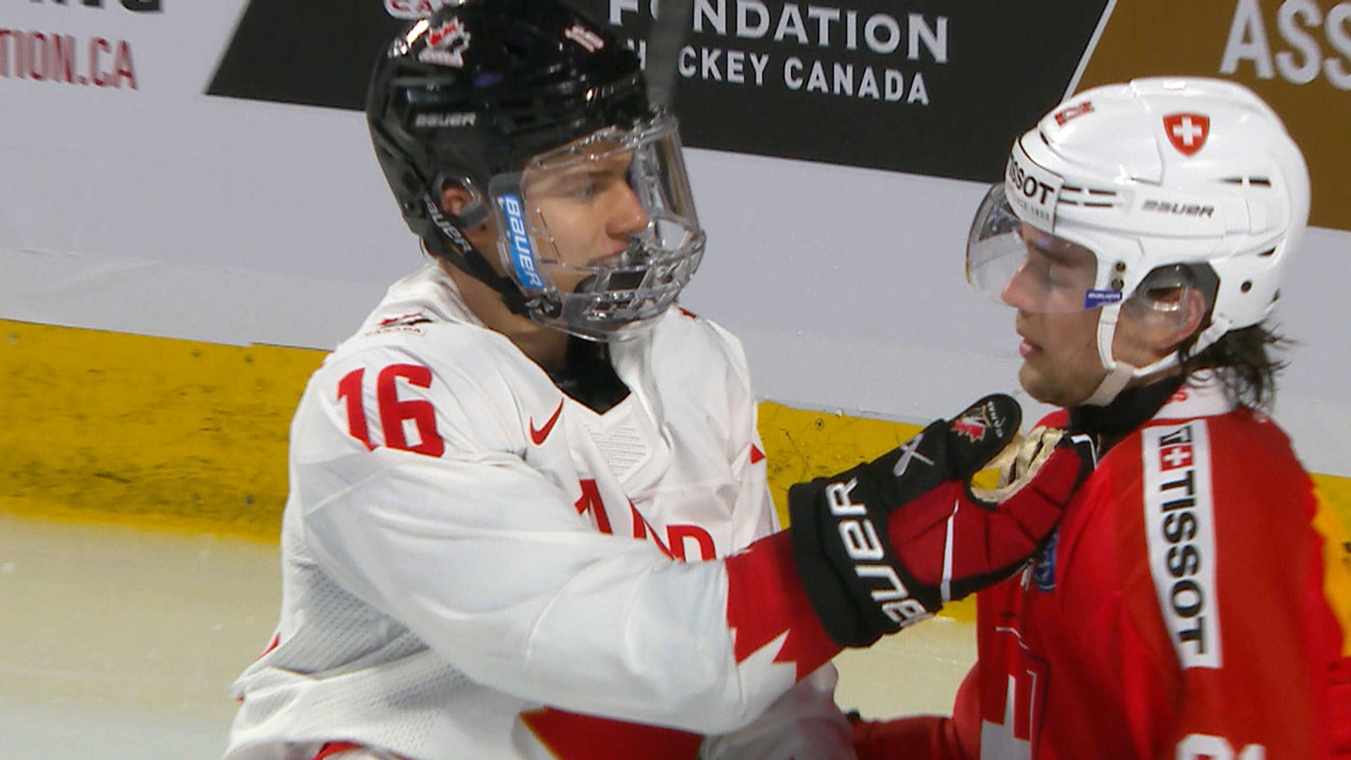 Bedard shows off vision and then gamesmanship with chin tickle - Video ...