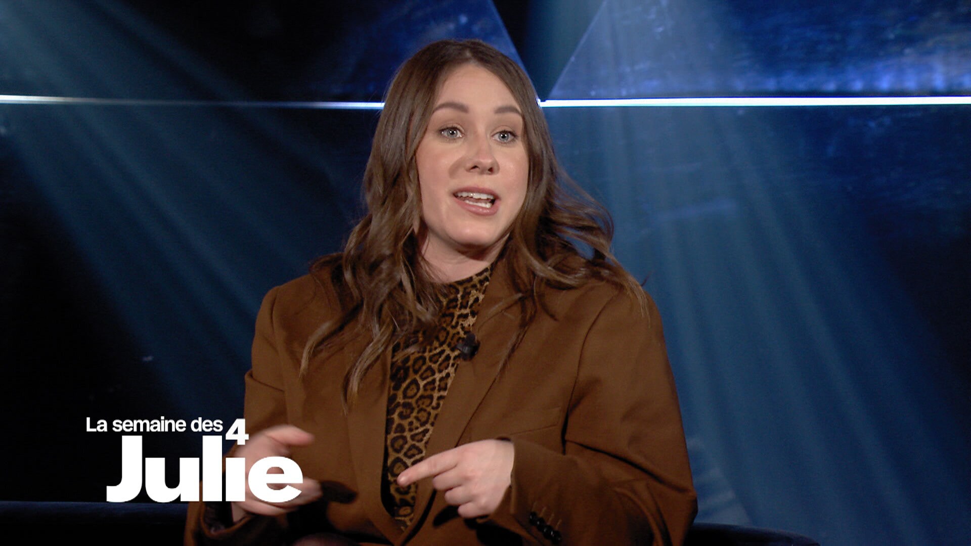 La semaine des 4 Julie | La doubleuse de Julie, Ariel Charest | Noovo