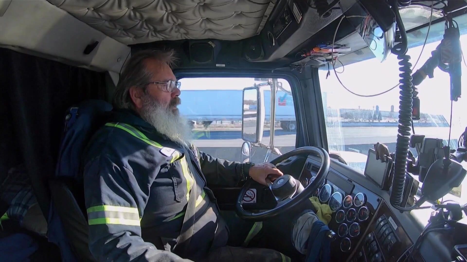 Heavy Rescue: 401 | S6:E1 | When They Need Help, I'll Be There | CTV