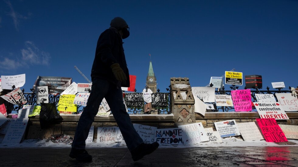 Trudeau trucker crackdown leaves banks guessing on enforcement - Video ...