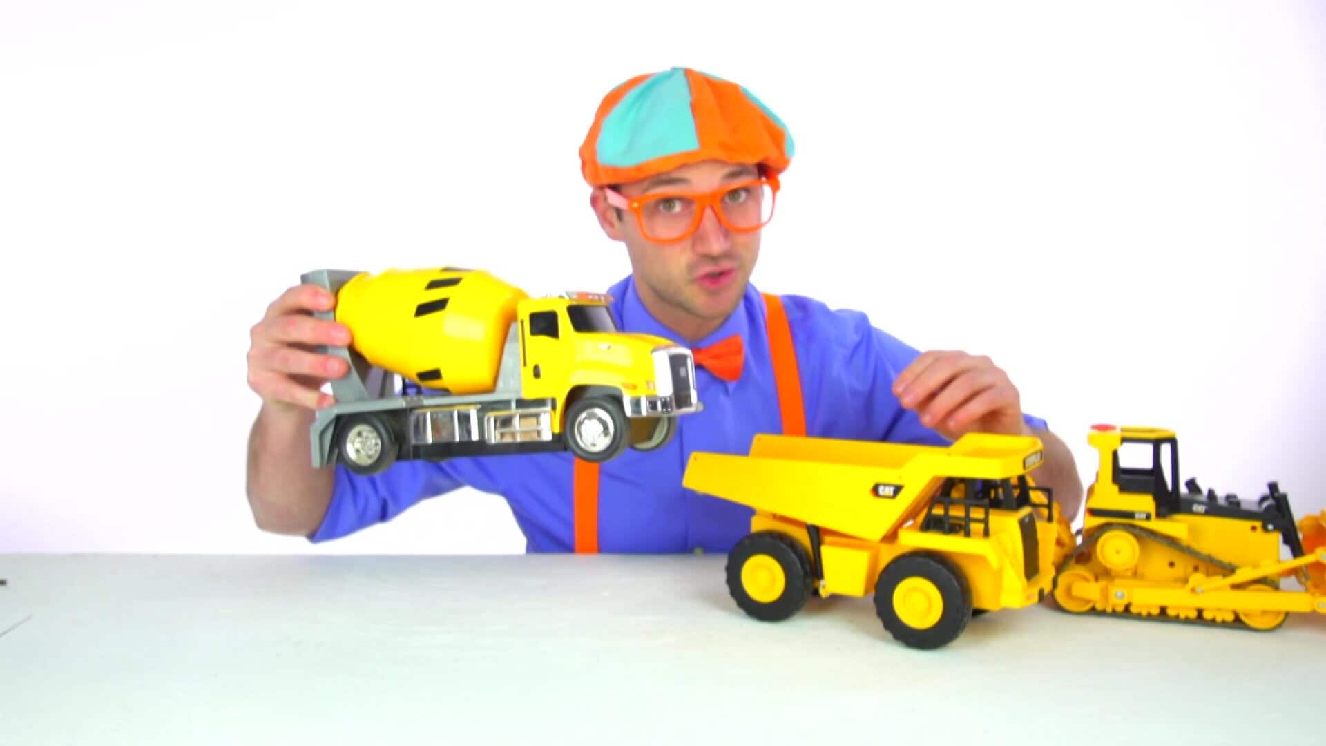 Blippi Visits | S1:E28 | Learn Colors with Colorballs and Machines | Crave
