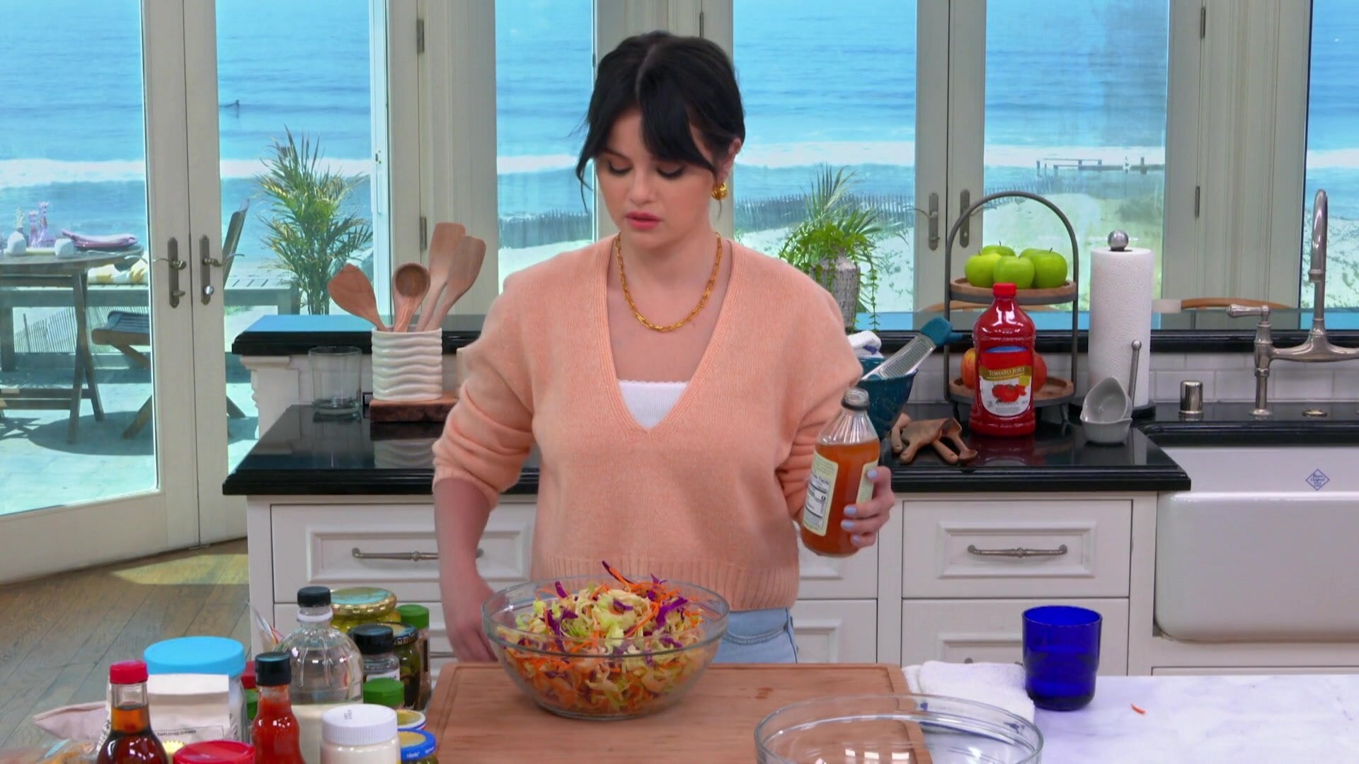 Selena + Chef | S4:E4 | Selena + Rachel Ray | Crave