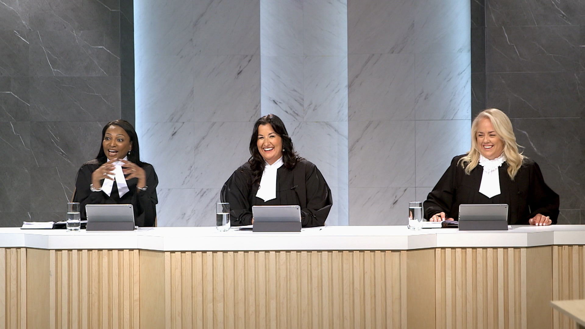 Les justiciers | S1:E1 | Occupation quadruple / Prêté ou donné ? | Noovo