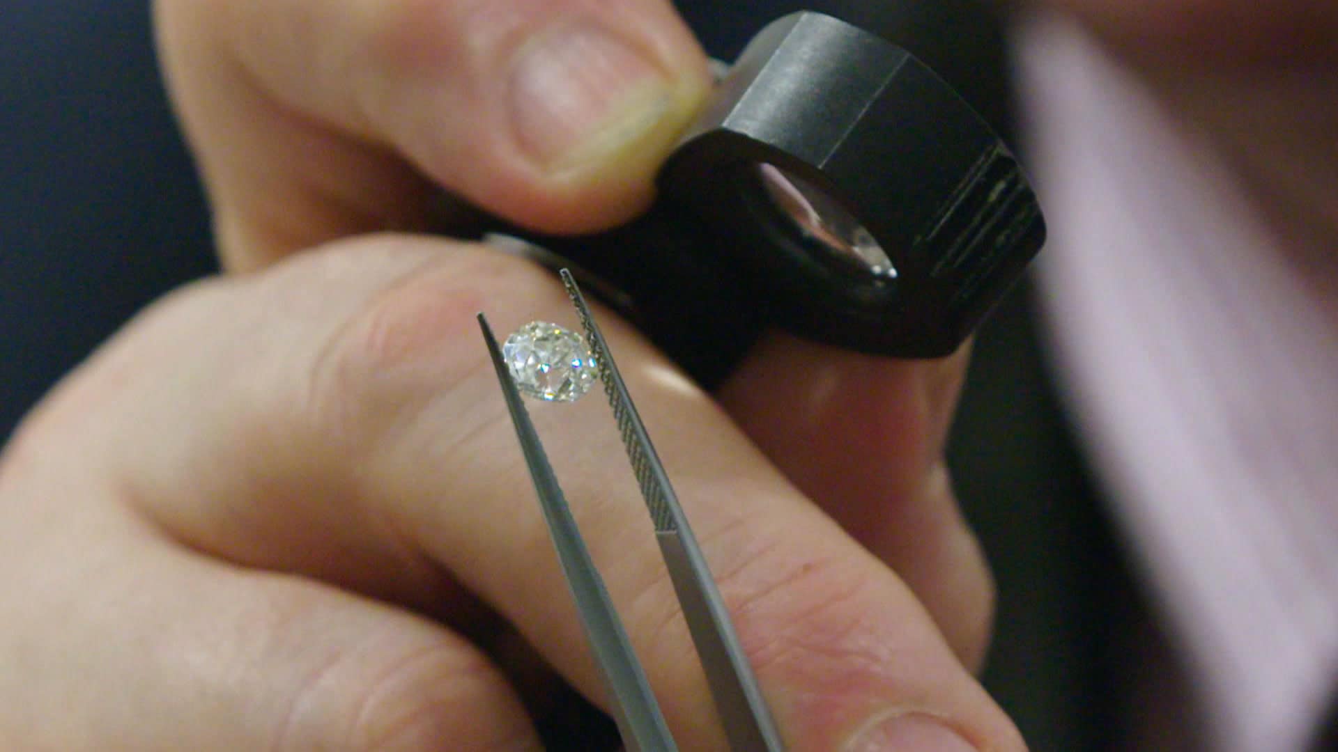 Témoin expert | S1:E4 | Fibres et diamants | Noovo