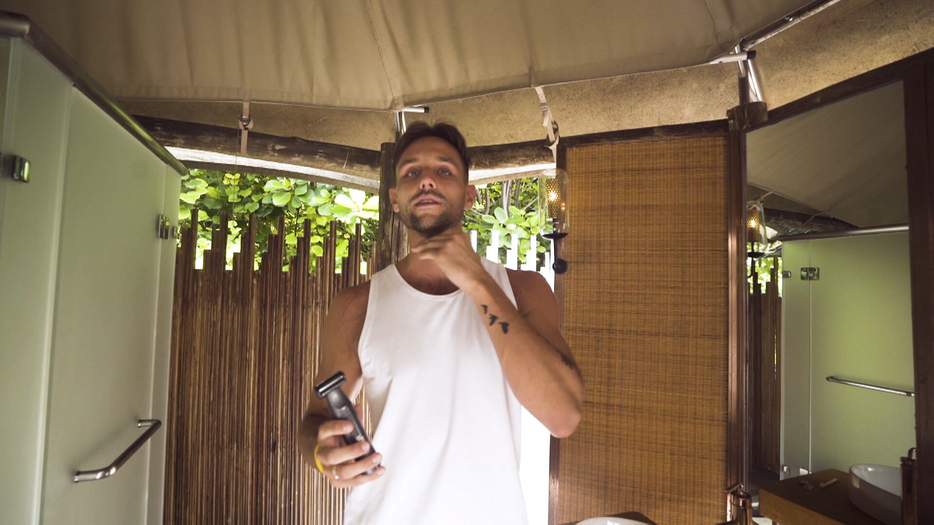 Occupation Double Andalousie | Un look vacances pour une date entre Rebecca et Mathieu | Noovo