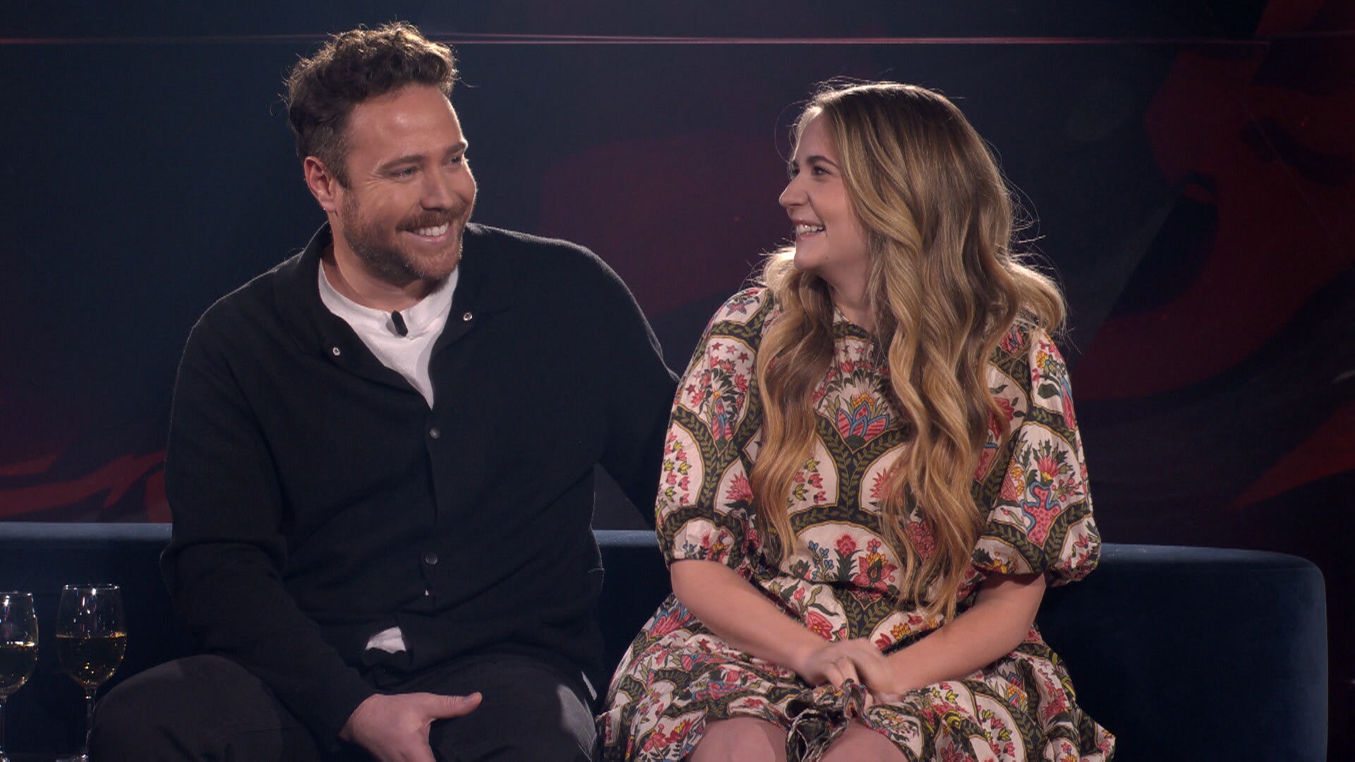 La semaine des 4 Julie | S4:E73 | Rosalie Vaillancourt et son conjoint Olivier, Louise ...