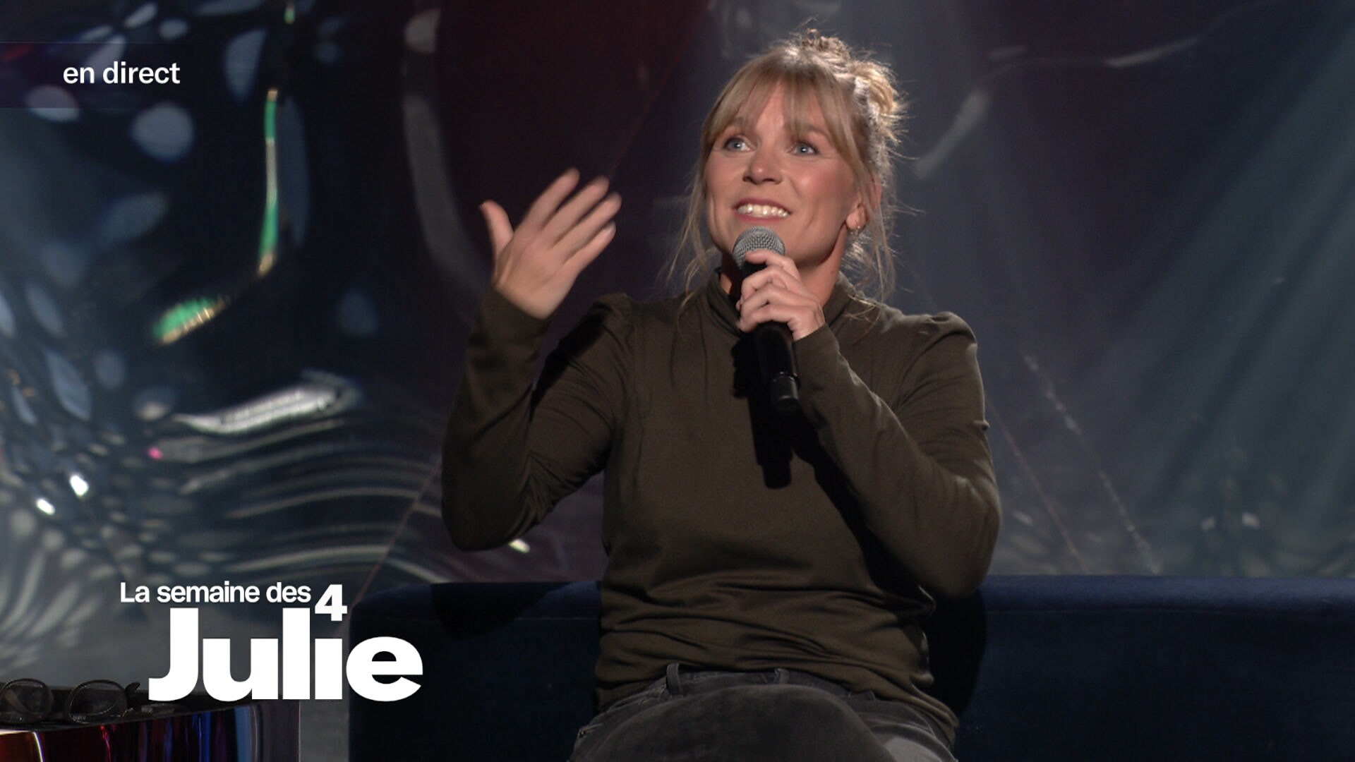 La semaine des 4 Julie | Véronique Claveau vient en humour, chanter son ...