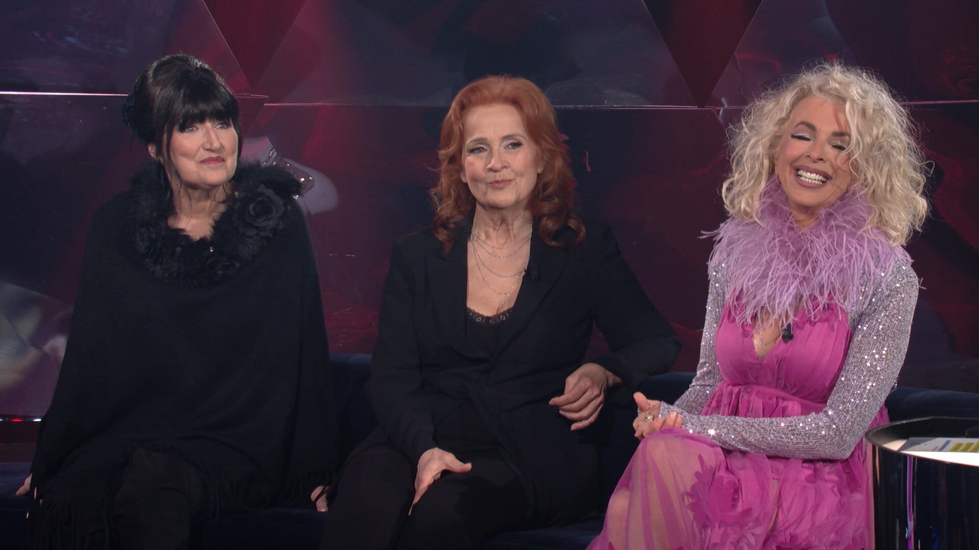 La semaine des 4 Julie | S4:E67 | Marie-Denise Pelletier, Marie Carmen ...