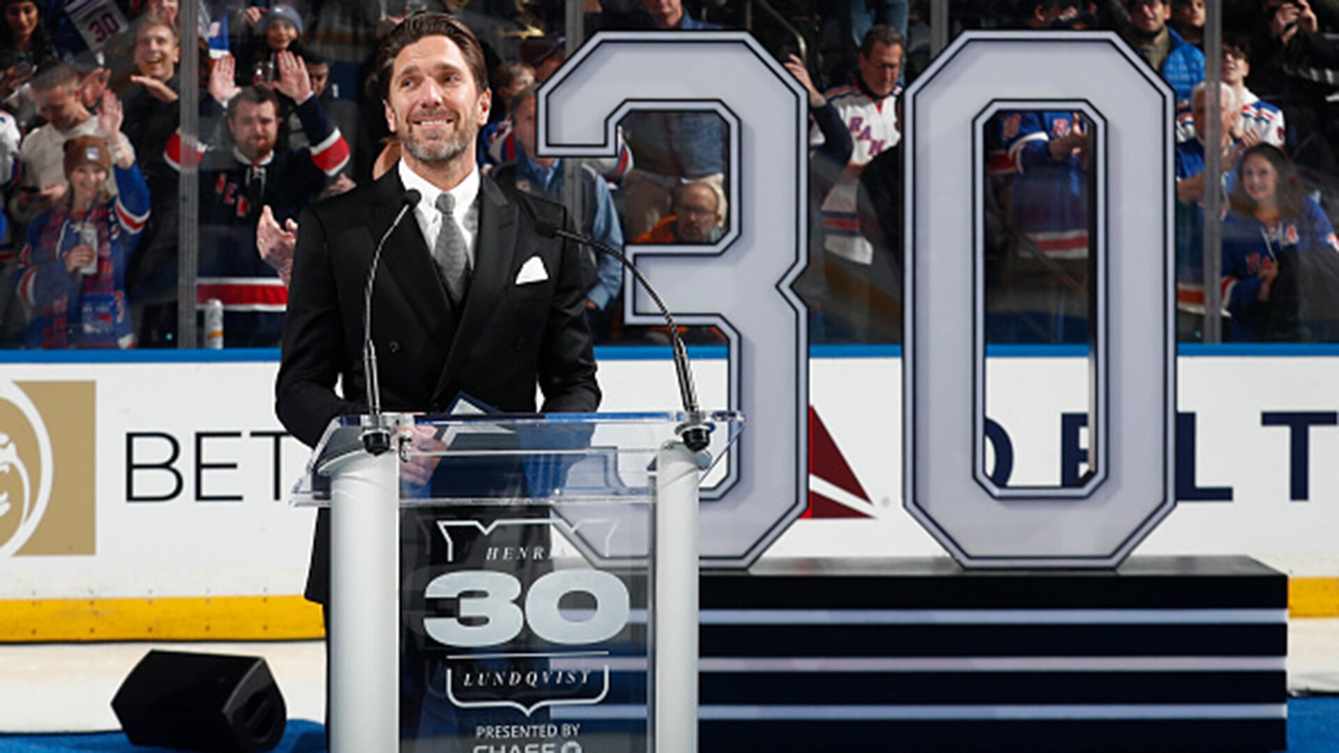 The King, Lundqvist, walks into the Hockey Hall of Fame court on ...