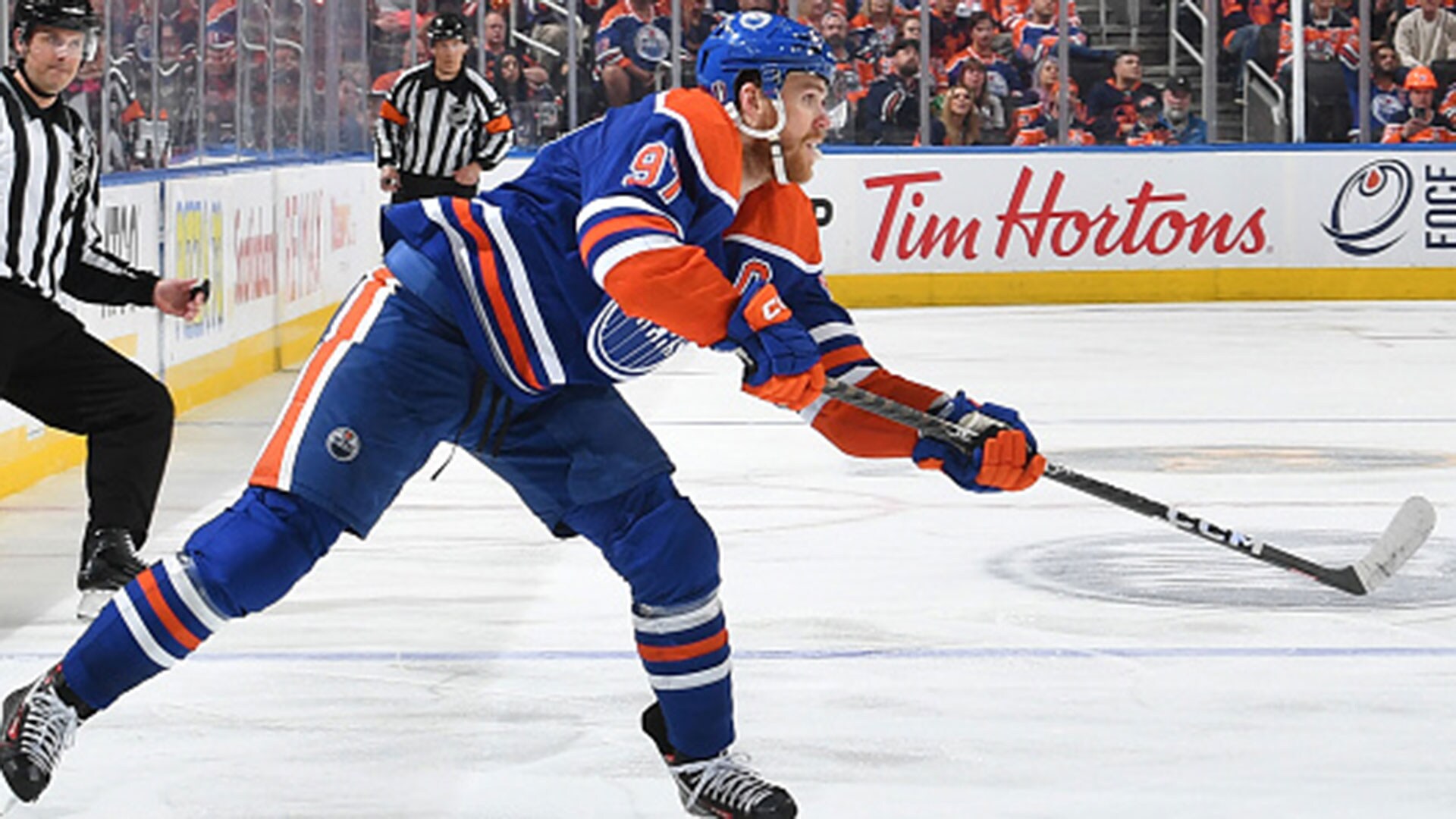 McDavid gets engaged to long-time girlfriend Lauren Kyle - Video - TSN