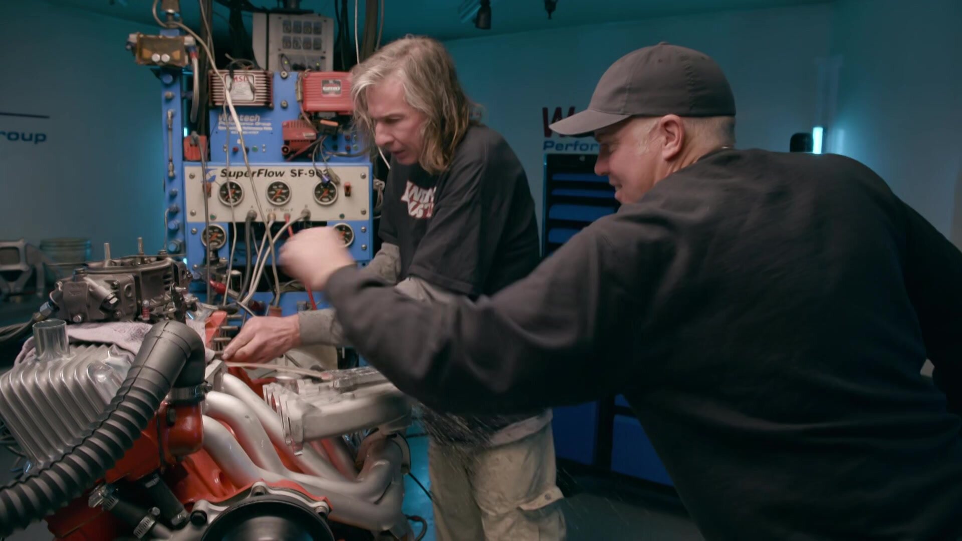 Engine Masters | S7:E2 | Slant-Six Manifold Shootout!!