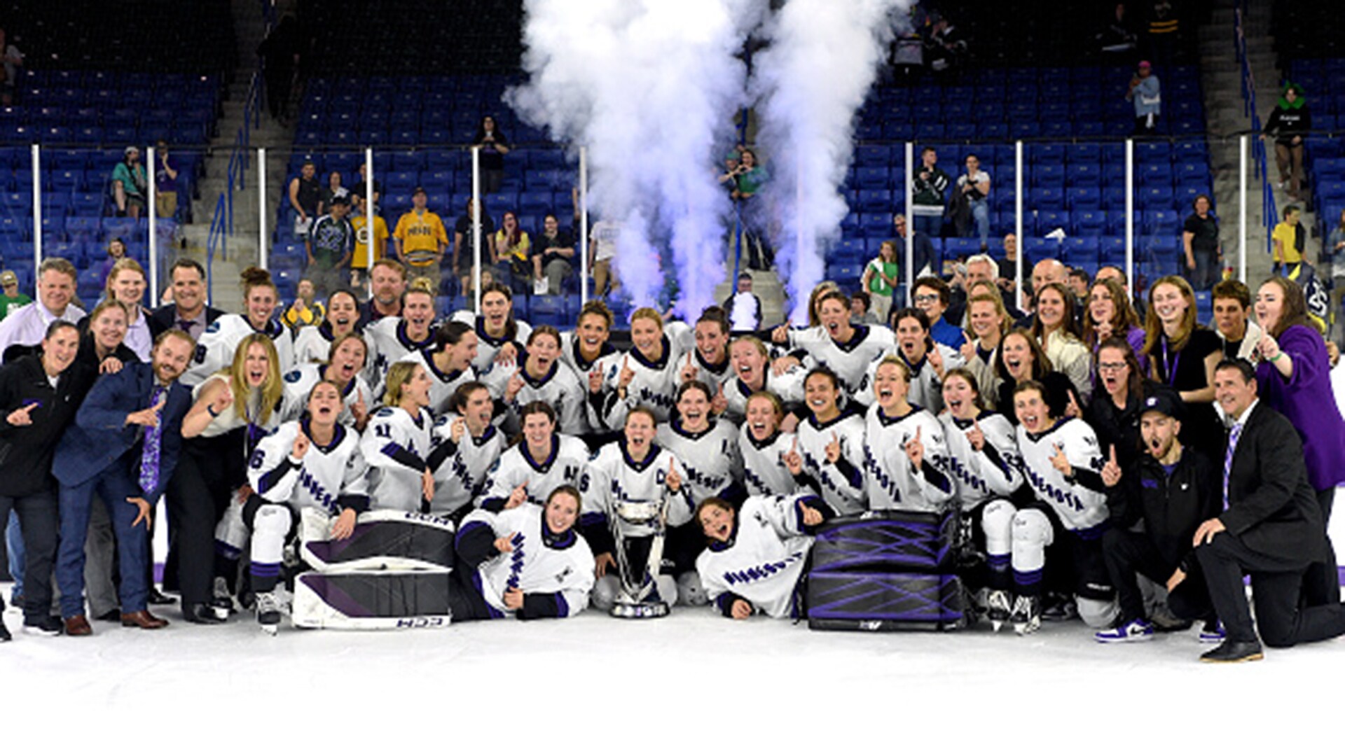 Folgers Bold Moment: Women's sports out for the glory - Video - TSN