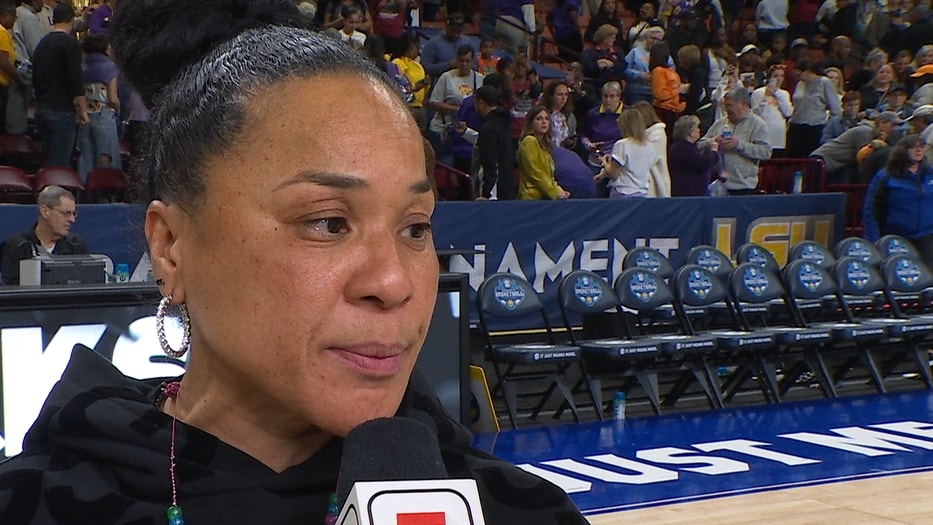 Dawn Staley apologizes for South Carolina-LSU scuffle Dawn Staley apologizes for South Carolina-LSU scuffle