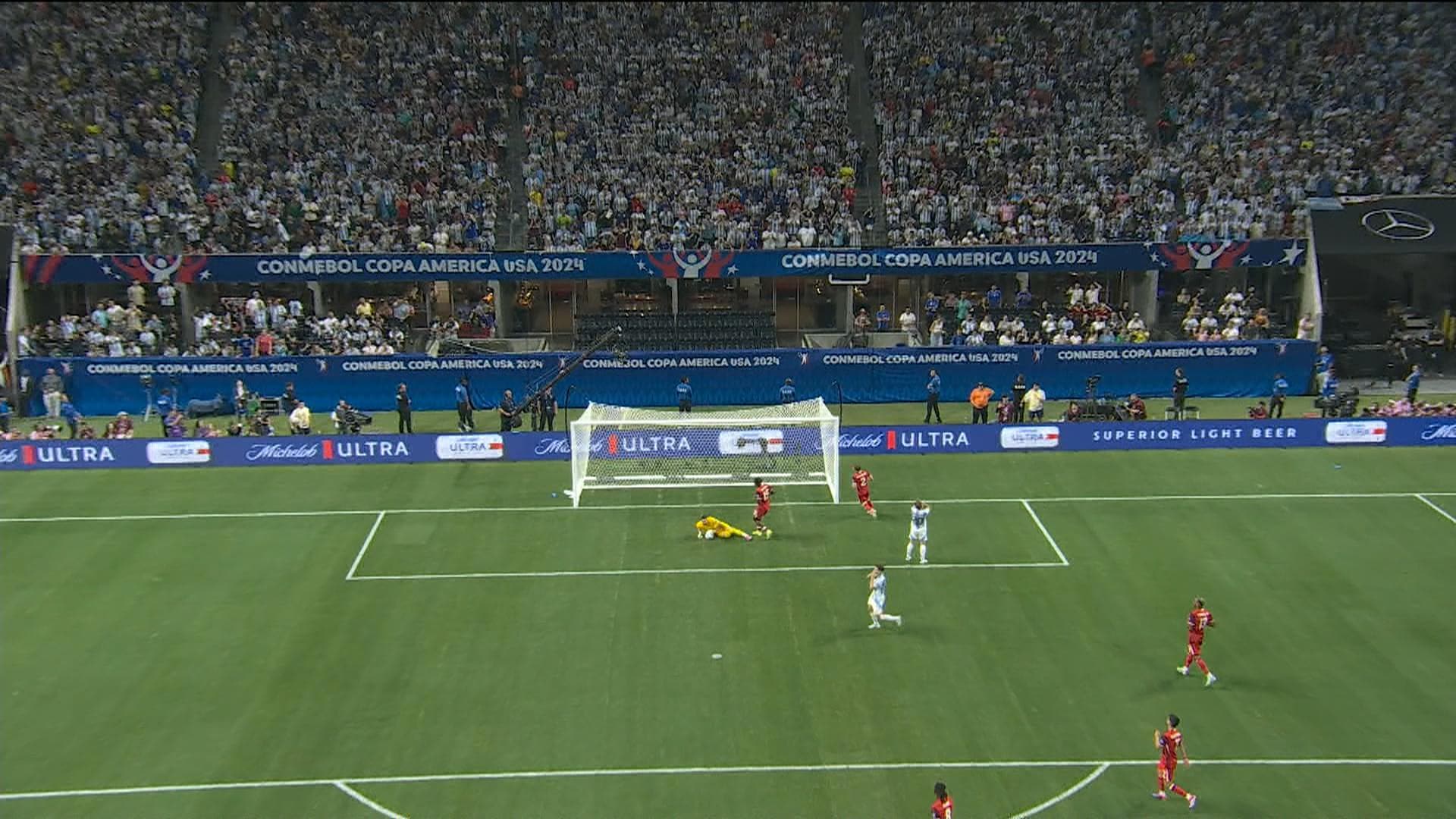 Crépeau robs Mac Allister's header attempt - Video - TSN