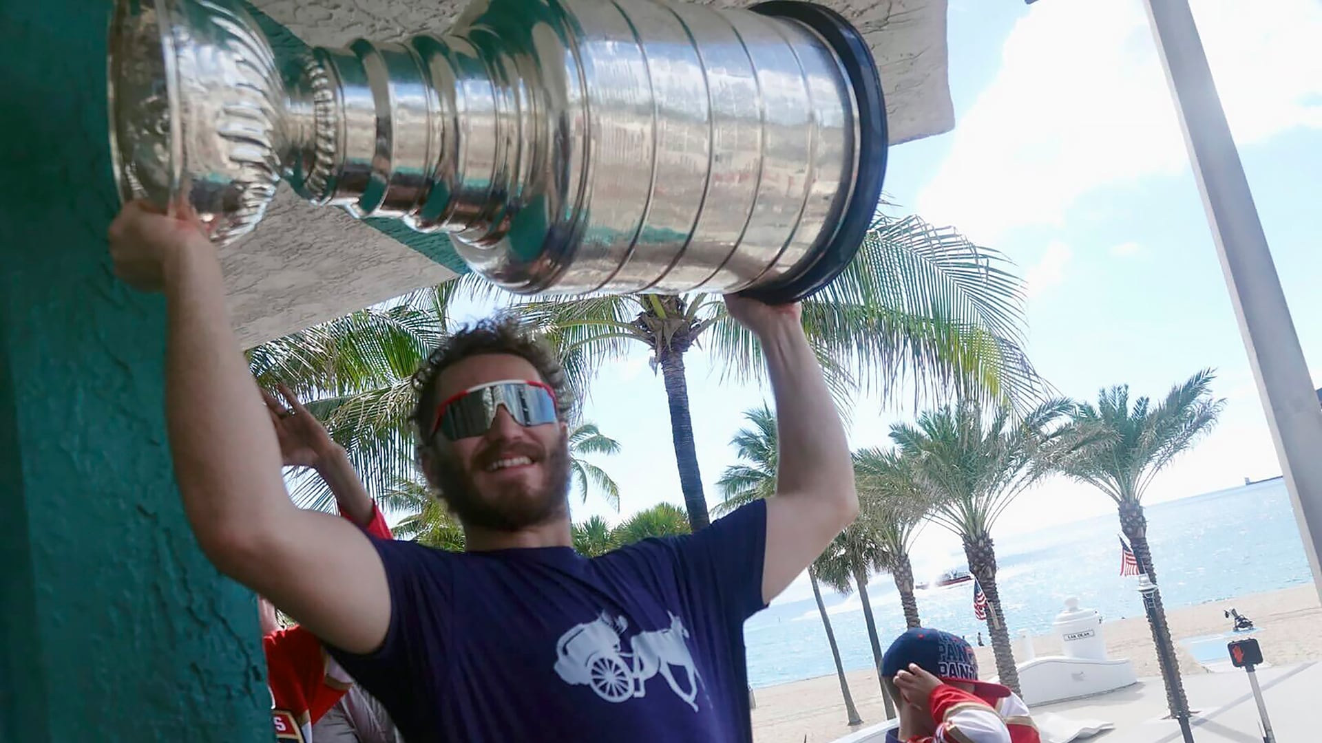 Panthers players take the Stanley Cup to the beach to celebrate with ...