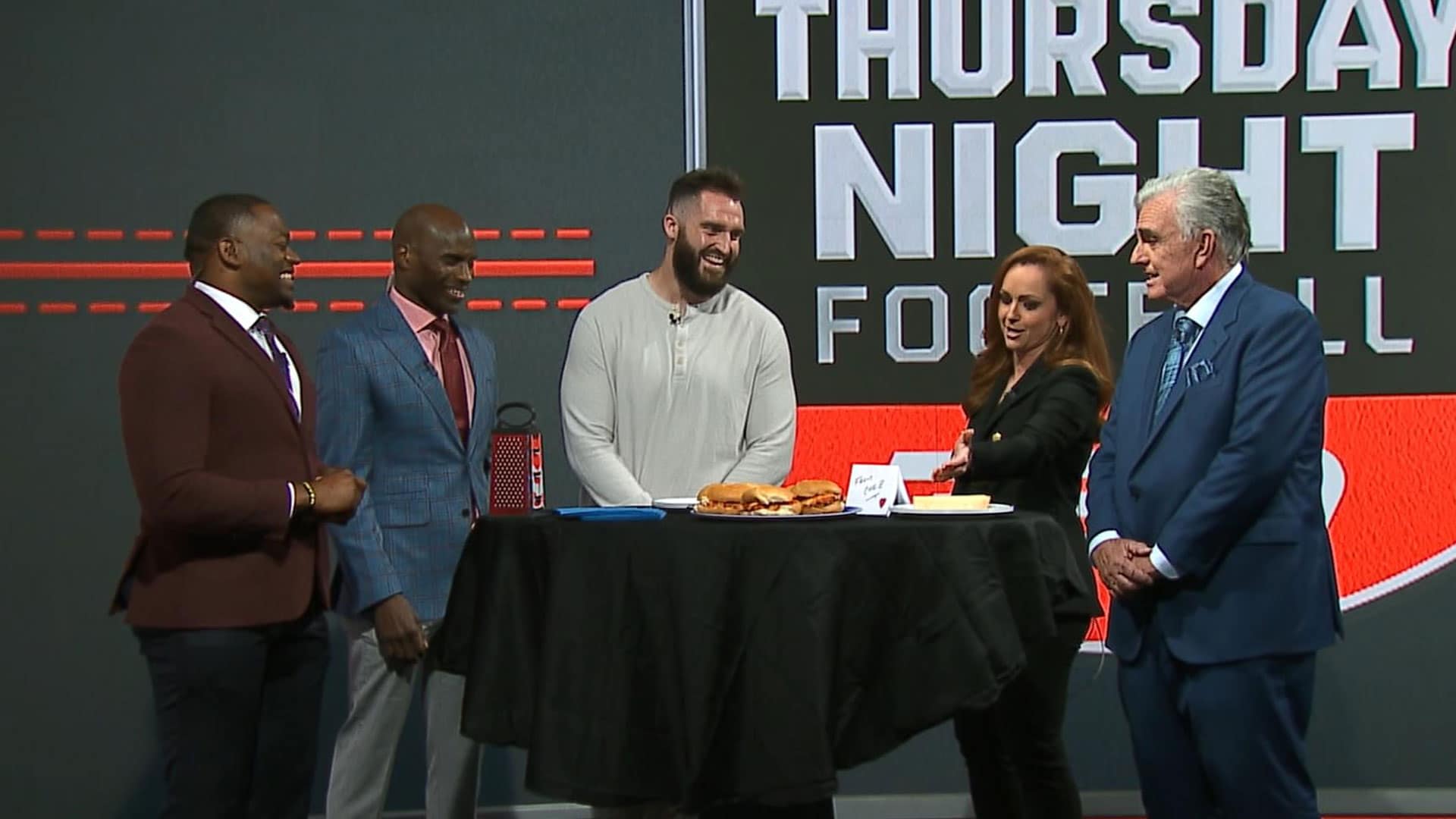 Argos OL Ryan Hunter shares his cooking secrets with CFL on TSN panel - Video - TSN