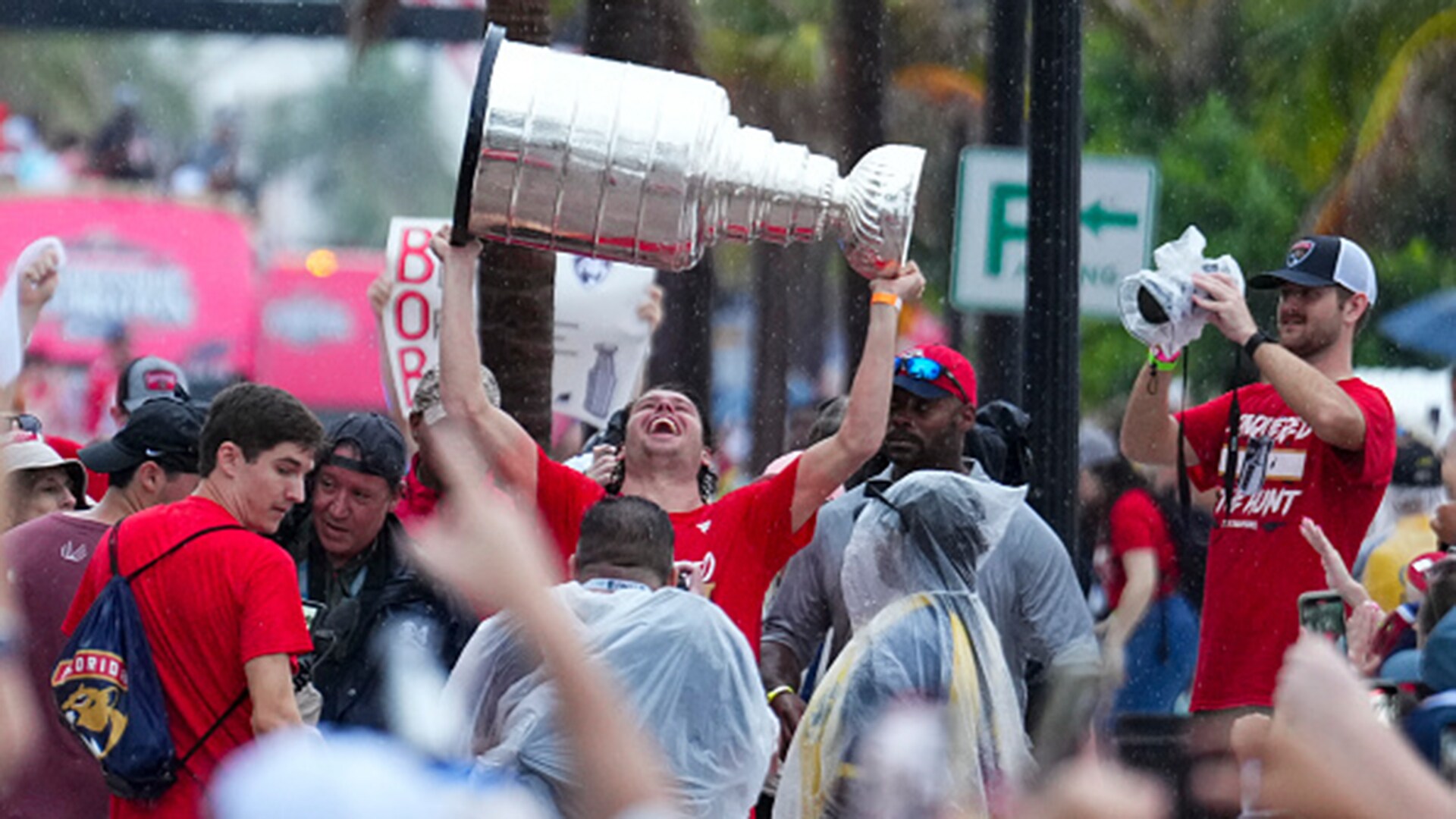 Panthers celebrate Stanley Cup on Fort Lauderdale Beach - Video - TSN