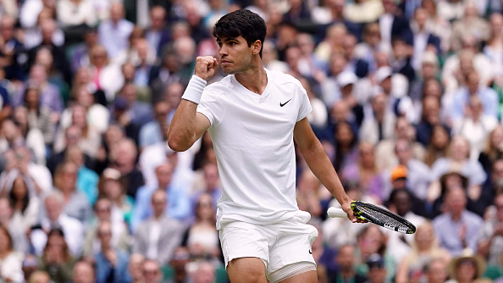 Alcaraz beats Medvedev to return to Wimbledon final - Video - TSN