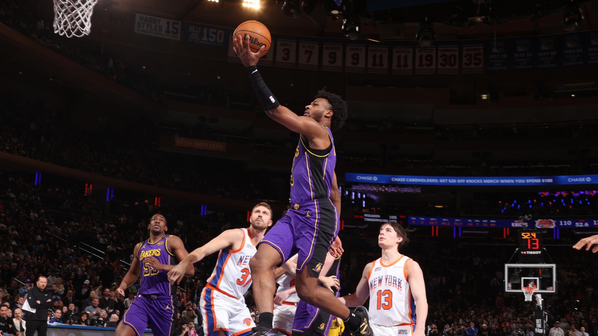 Bronny gets a standing ovation and scores at the Garden - Video - TSN
