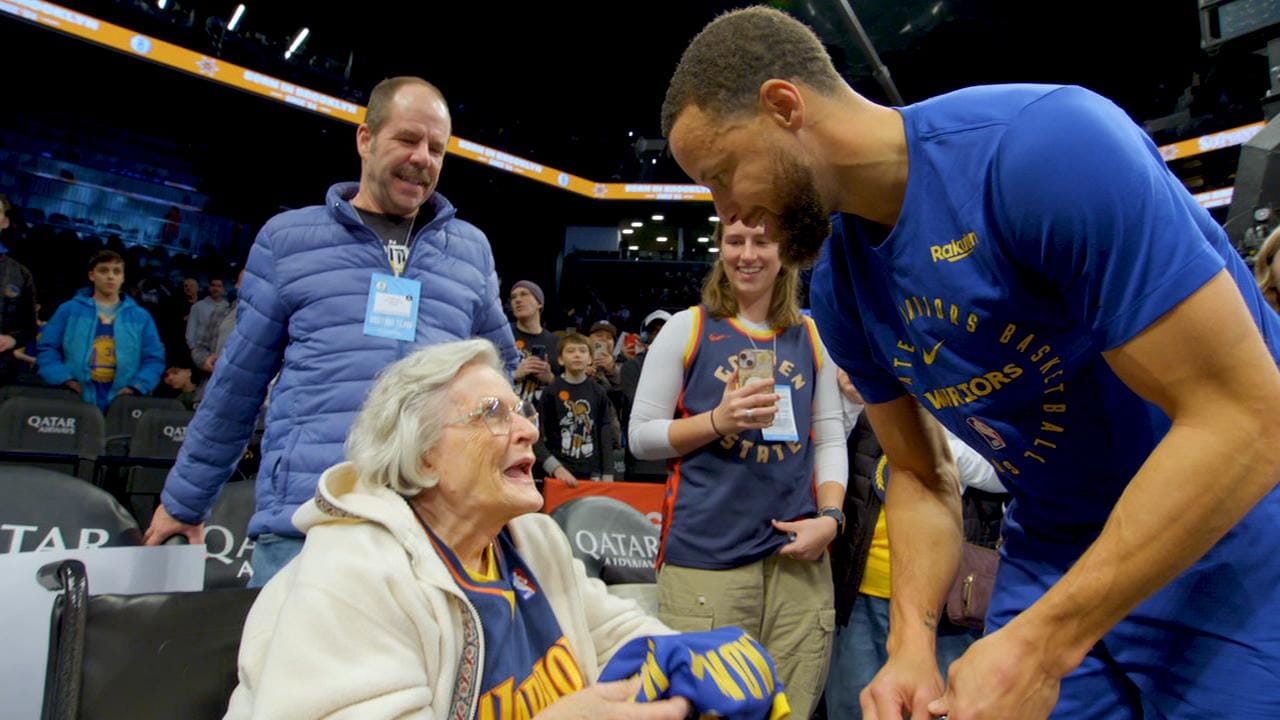 Steph Curry meets 'superfan' Grandma Kitty - Video - TSN