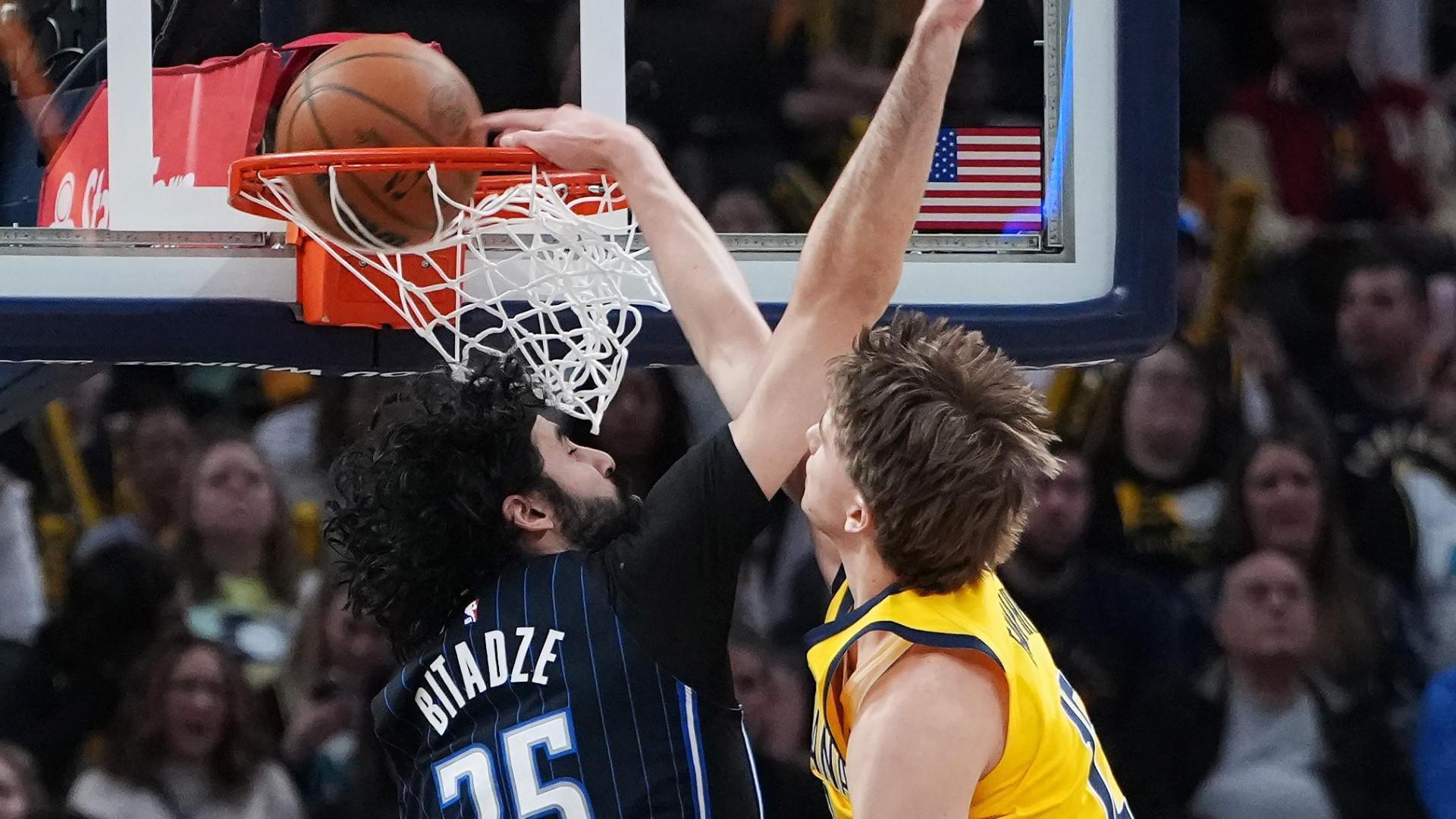 Must See: Pacers' Johnny Furphy posterizes the defender - Video - TSN