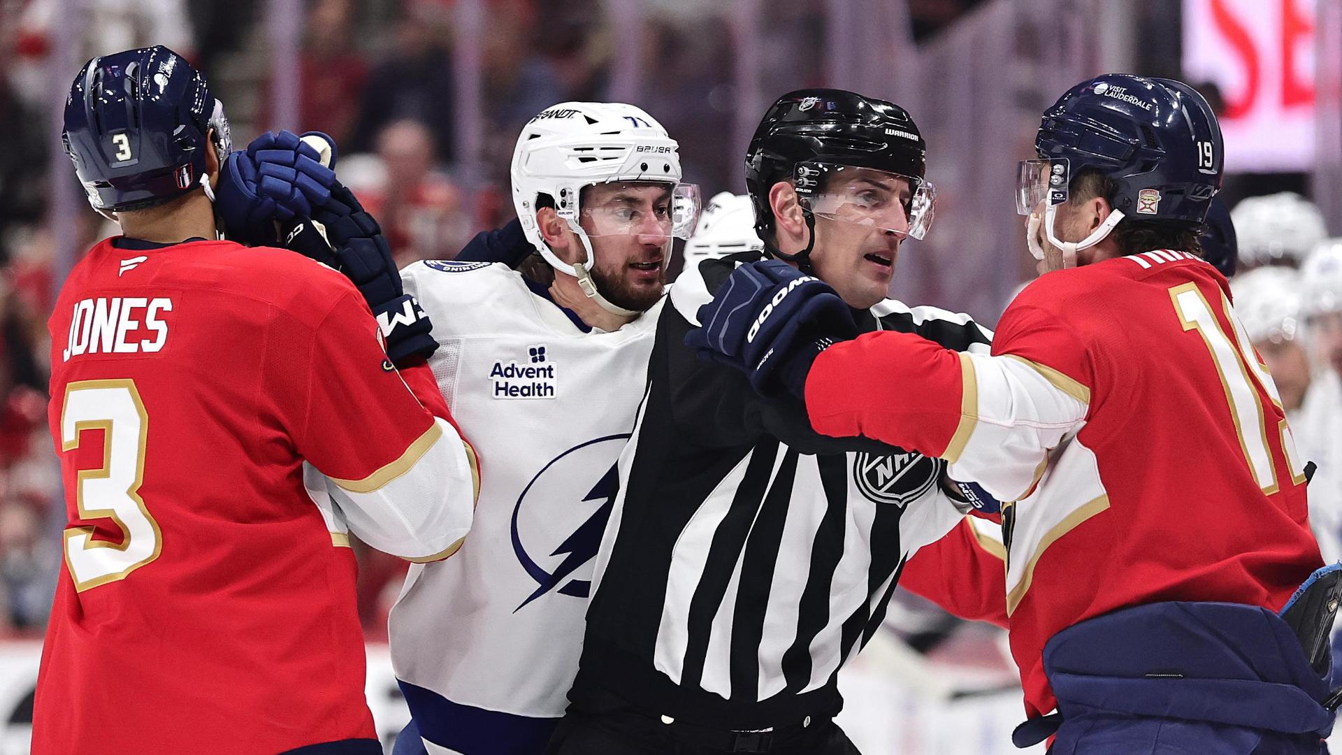 Fracas ensues after Tkachuk's late hit, Cirelli's empty-netter - Video - TSN