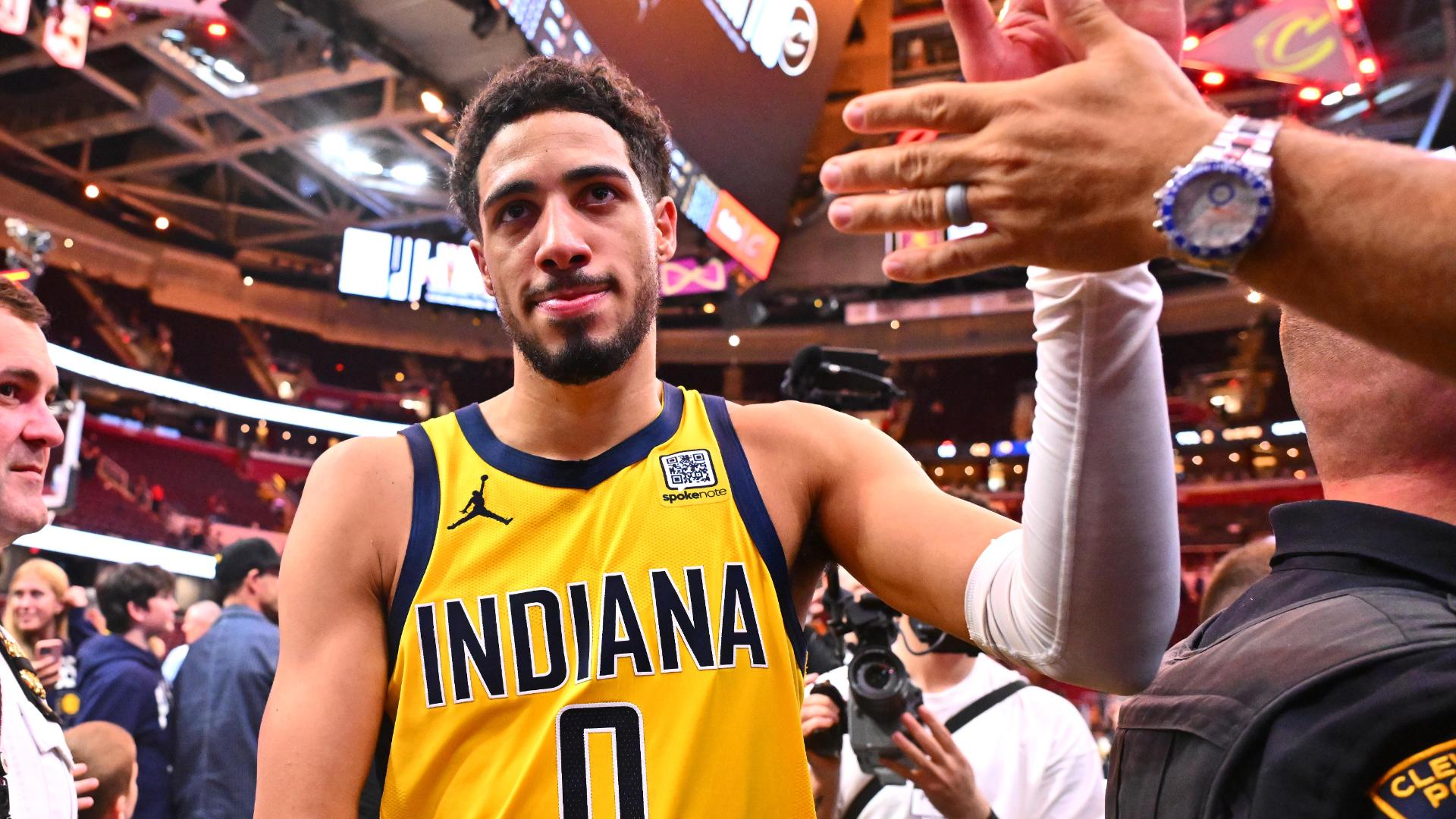 Haliburton waves off Cavs fans as Turner hits dagger 3 - Video - TSN