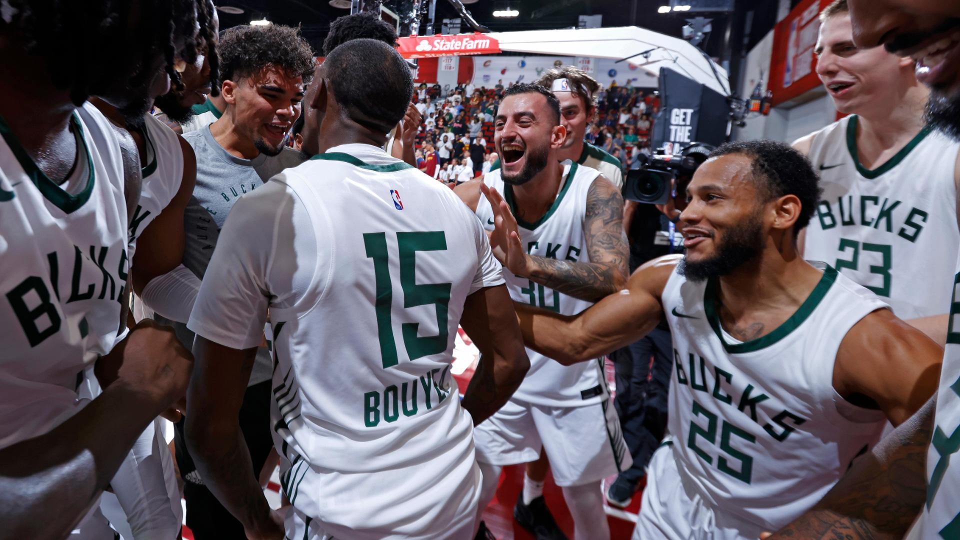 Jamaree Bouyea beats the buzzer to win it for Bucks - Video - TSN